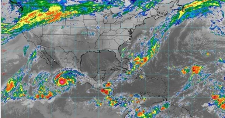 Roslyn se convierte en huracán categoría 4 mientras avanza hacia costa del Pacífico de México ...